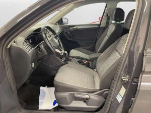 Grey Volkswagen Tiguan 2021 in Vilnius, with an engine capacity of 1.40 L and mileage of 146 thousand km for 18513 €, photo 8 on AUTOMOTO.COM.LV