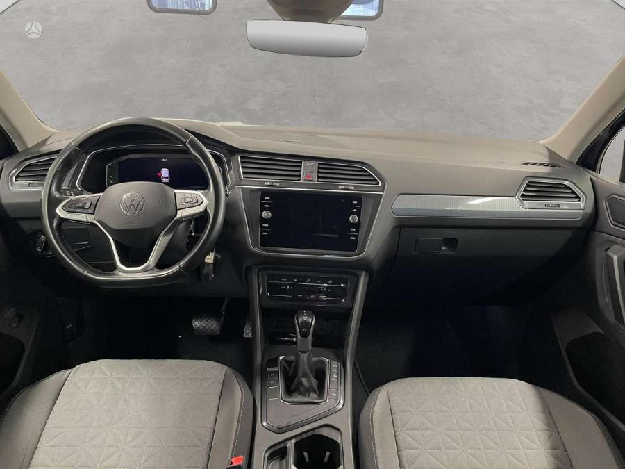 Grey Volkswagen Tiguan 2021 in Vilnius, with an engine capacity of 1.40 L and mileage of 146 thousand km for 18513 €, photo 9 on AUTOMOTO.COM.LV