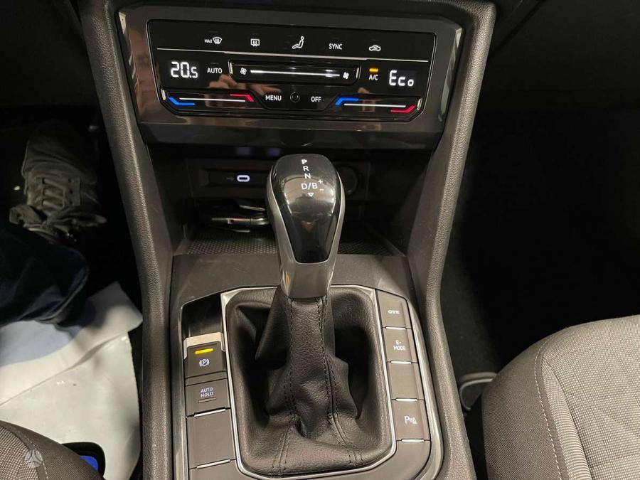 Grey Volkswagen Tiguan 2021 in Vilnius, with an engine capacity of 1.40 L and mileage of 146 thousand km for 18513 €, photo 14 on AUTOMOTO.COM.LV