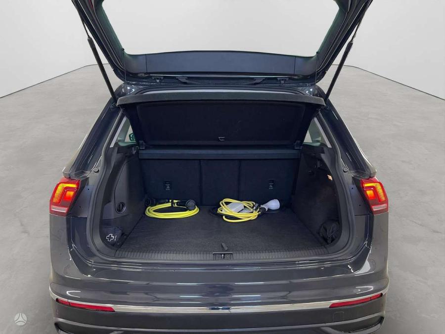 Grey Volkswagen Tiguan 2021 in Vilnius, with an engine capacity of 1.40 L and mileage of 146 thousand km for 18513 €, photo 18 on AUTOMOTO.COM.LV