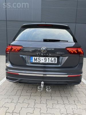 Pelēks Volkswagen Tiguan 2021 Rīga, ar dzinēja tilpumu 1.50 L un nobraukumu 133 tūkst. km par 22500 €, foto 4 vietnē AUTOMOTO.COM.LV