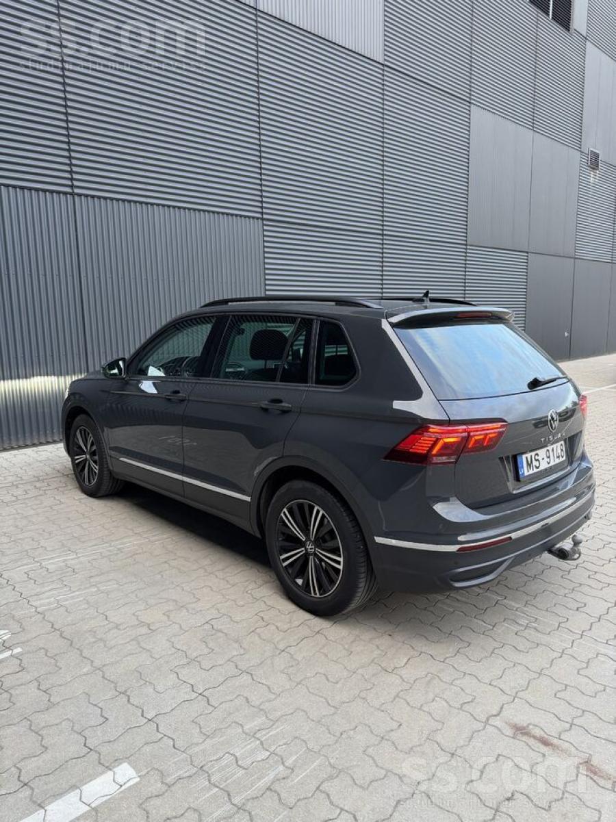 Pelēks Volkswagen Tiguan 2021 Rīga, ar dzinēja tilpumu 1.50 L un nobraukumu 133 tūkst. km par 22500 €, foto 5 vietnē AUTOMOTO.COM.LV