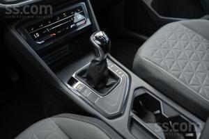Grey Volkswagen Tiguan 2021 in Riga, with an engine capacity of 1.50 L and mileage of 84 thousand km for 19350 €, photo 15 on AUTOMOTO.COM.LV