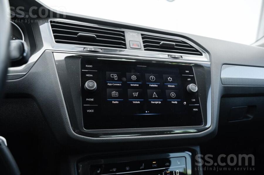 Grey Volkswagen Tiguan 2021 in Riga, with an engine capacity of 1.50 L and mileage of 84 thousand km for 19350 €, photo 18 on AUTOMOTO.COM.LV
