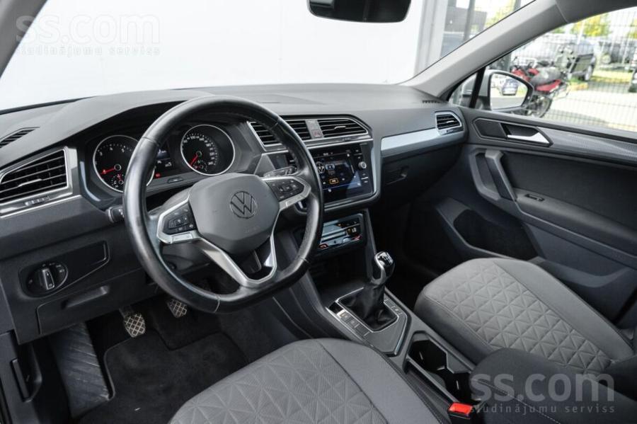 Grey Volkswagen Tiguan 2021 in Riga, with an engine capacity of 1.50 L and mileage of 84 thousand km for 19350 €, photo 24 on AUTOMOTO.COM.LV
