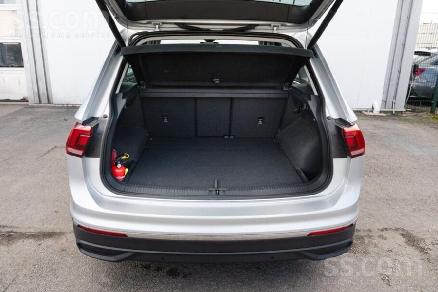 Grey Volkswagen Tiguan 2021 in Riga, with an engine capacity of 1.50 L and mileage of 84 thousand km for 19350 €, photo 25 on AUTOMOTO.COM.LV
