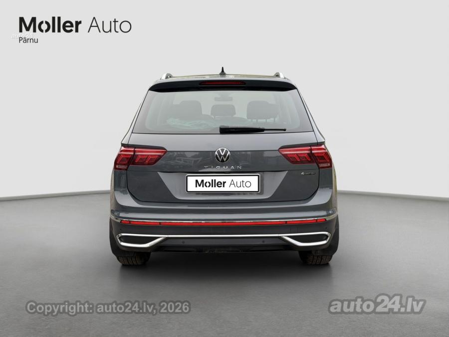 Grey Volkswagen Tiguan 2021 in Parnu, with an engine capacity of 2.00 L and mileage of 107 thousand km for 26900 €, photo 5 on AUTOMOTO.COM.LV