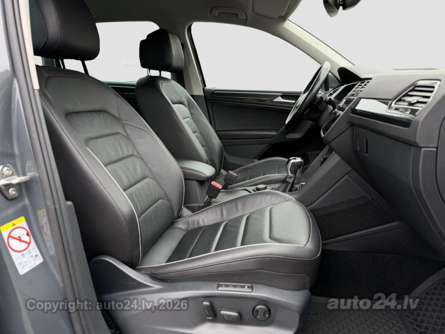 Grey Volkswagen Tiguan 2021 in Parnu, with an engine capacity of 2.00 L and mileage of 107 thousand km for 26900 €, photo 6 on AUTOMOTO.COM.LV
