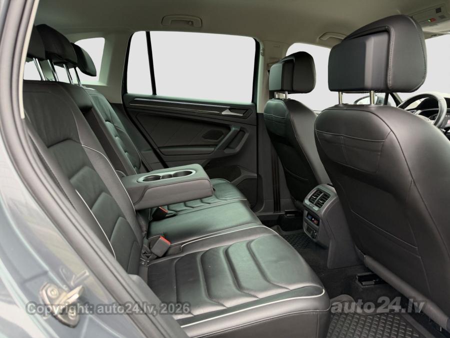 Grey Volkswagen Tiguan 2021 in Parnu, with an engine capacity of 2.00 L and mileage of 107 thousand km for 26900 €, photo 7 on AUTOMOTO.COM.LV