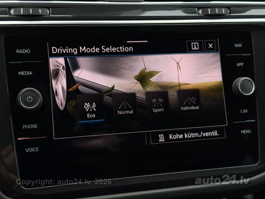 Grey Volkswagen Tiguan 2021 in Parnu, with an engine capacity of 2.00 L and mileage of 107 thousand km for 26900 €, photo 20 on AUTOMOTO.COM.LV