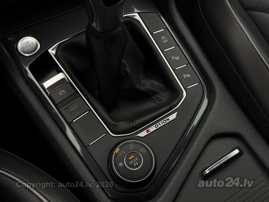 Grey Volkswagen Tiguan 2021 in Parnu, with an engine capacity of 2.00 L and mileage of 107 thousand km for 26900 €, photo 21 on AUTOMOTO.COM.LV