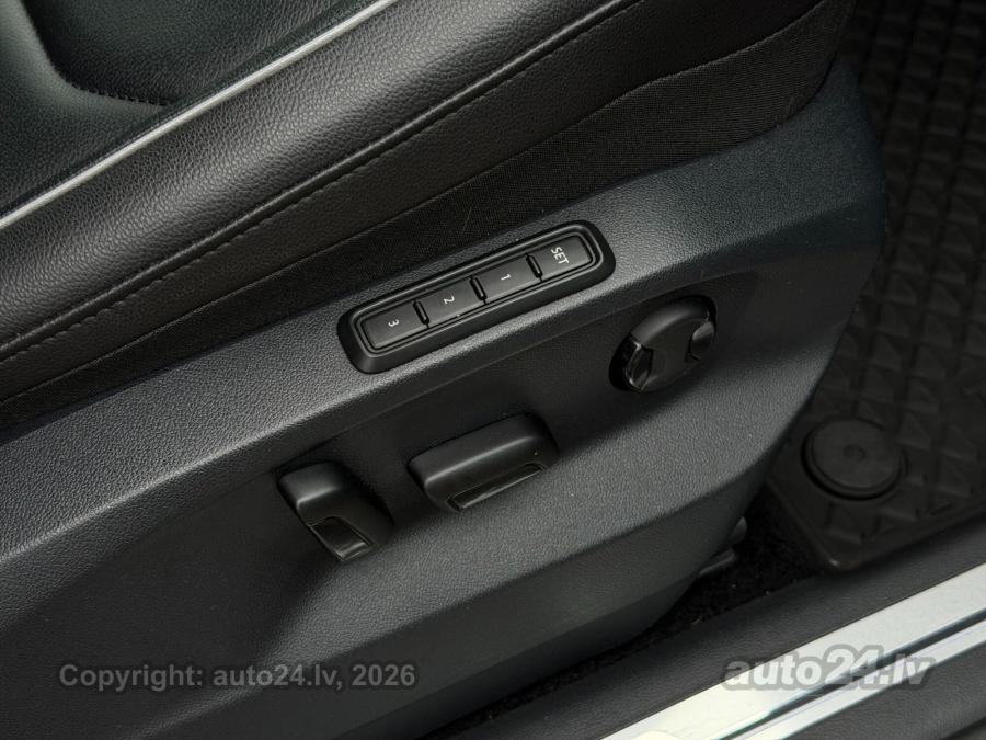 Grey Volkswagen Tiguan 2021 in Parnu, with an engine capacity of 2.00 L and mileage of 107 thousand km for 26900 €, photo 22 on AUTOMOTO.COM.LV