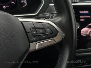 Grey Volkswagen Tiguan 2021 in Parnu, with an engine capacity of 2.00 L and mileage of 107 thousand km for 26900 €, photo 24 on AUTOMOTO.COM.LV