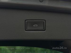 Grey Volkswagen Tiguan 2021 in Parnu, with an engine capacity of 2.00 L and mileage of 107 thousand km for 26900 €, photo 25 on AUTOMOTO.COM.LV