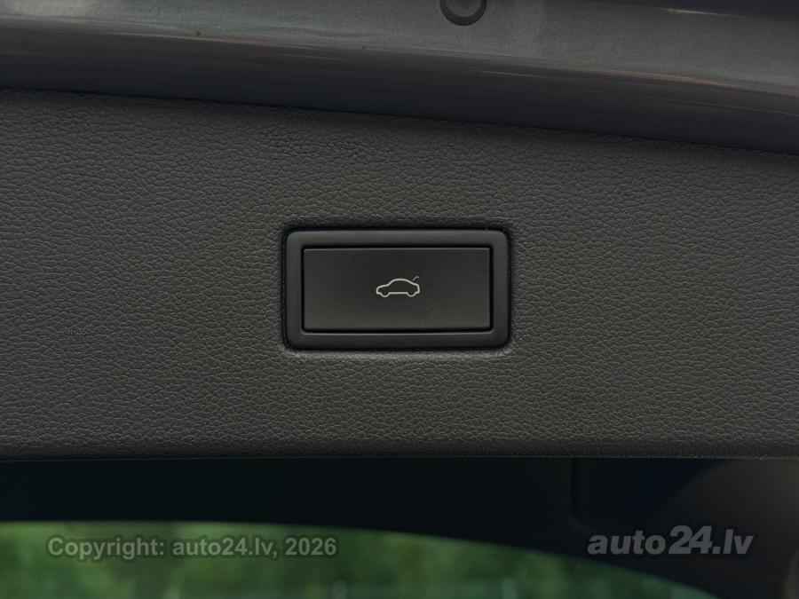 Grey Volkswagen Tiguan 2021 in Parnu, with an engine capacity of 2.00 L and mileage of 107 thousand km for 26900 €, photo 25 on AUTOMOTO.COM.LV