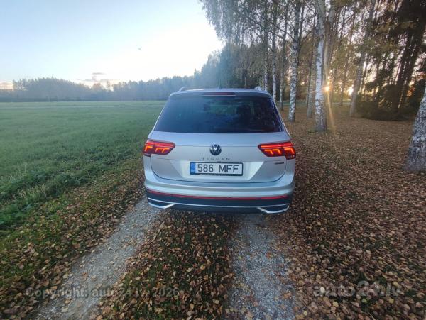 Pelēks Volkswagen Tiguan 2021 Repina, ar dzinēja tilpumu 2.00 L un nobraukumu 87 tūkst. km par 26700 €, foto 6 vietnē AUTOMOTO.COM.LV