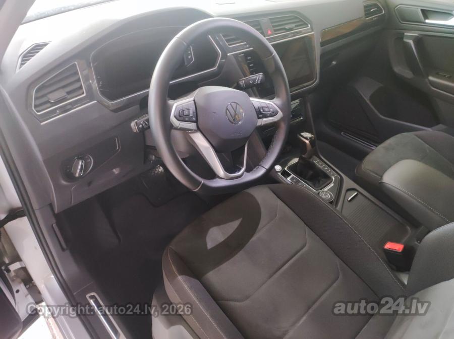Pelēks Volkswagen Tiguan 2021 Repina, ar dzinēja tilpumu 2.00 L un nobraukumu 87 tūkst. km par 26700 €, foto 9 vietnē AUTOMOTO.COM.LV