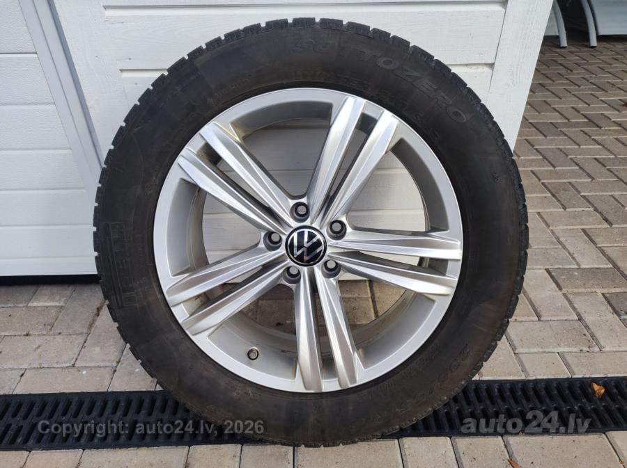 Pelēks Volkswagen Tiguan 2021 Repina, ar dzinēja tilpumu 2.00 L un nobraukumu 87 tūkst. km par 26700 €, foto 19 vietnē AUTOMOTO.COM.LV