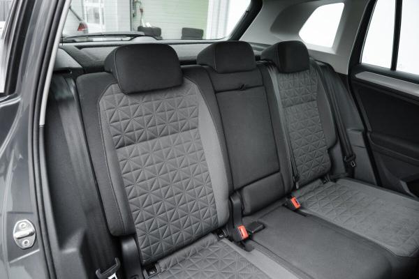 Volkswagen Tiguan 2021 RÄ«ga vietnÄ PelÄks Volkswagen Tiguan 2021 RÄ«ga, ar dzinÄja tilpumu 1.50 L un nobraukumu 166 tÅ«kst. km par 18350 ā¬, foto 9 vietnÄ AUTOMOTO.COM.LV