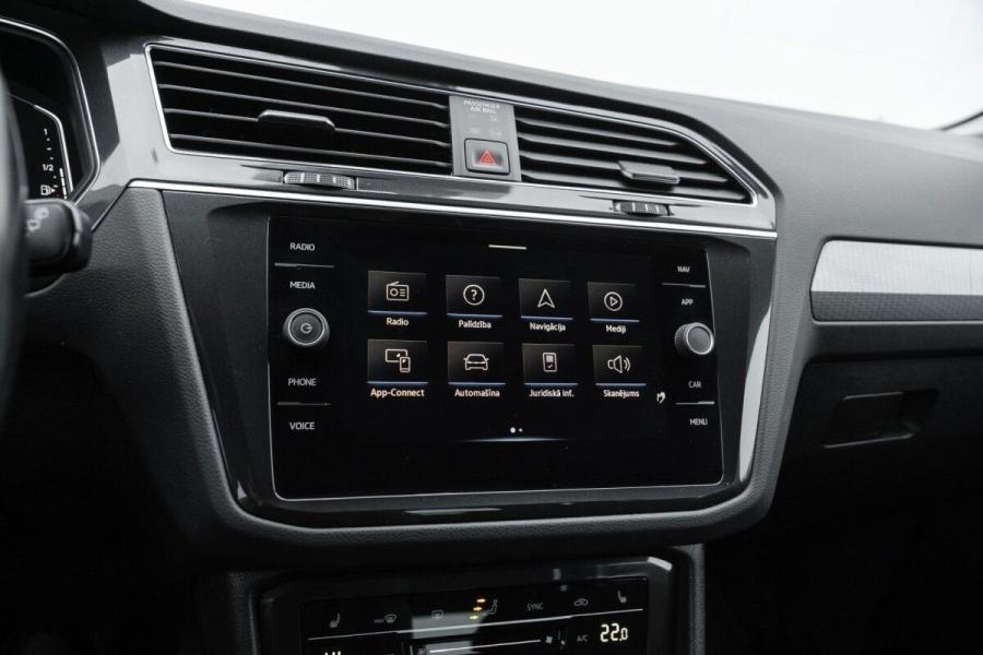 Pelēks Volkswagen Tiguan 2021 Rīga, ar dzinēja tilpumu 1.50 L un nobraukumu 166 tūkst. km par 18350 €, foto 17 vietnē AUTOMOTO.COM.LV