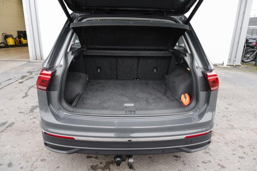 Pelēks Volkswagen Tiguan 2021 Rīga, ar dzinēja tilpumu 1.50 L un nobraukumu 166 tūkst. km par 18350 €, foto 24 vietnē AUTOMOTO.COM.LV