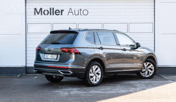 Grey Volkswagen Tiguan 2022 in Riga, with an engine capacity of 1.50 L and mileage of 55 thousand km for 18990 €, photo 3 on AUTOMOTO.COM.LV