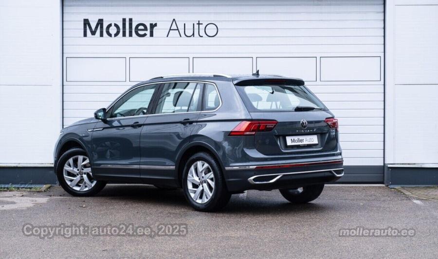 Grey Volkswagen Tiguan 2022 in Riga, with an engine capacity of 1.50 L and mileage of 121 thousand km for 28694 €, photo 3 on AUTOMOTO.COM.LV