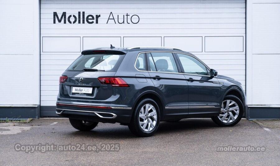Grey Volkswagen Tiguan 2022 in Riga, with an engine capacity of 1.50 L and mileage of 121 thousand km for 28694 €, photo 4 on AUTOMOTO.COM.LV