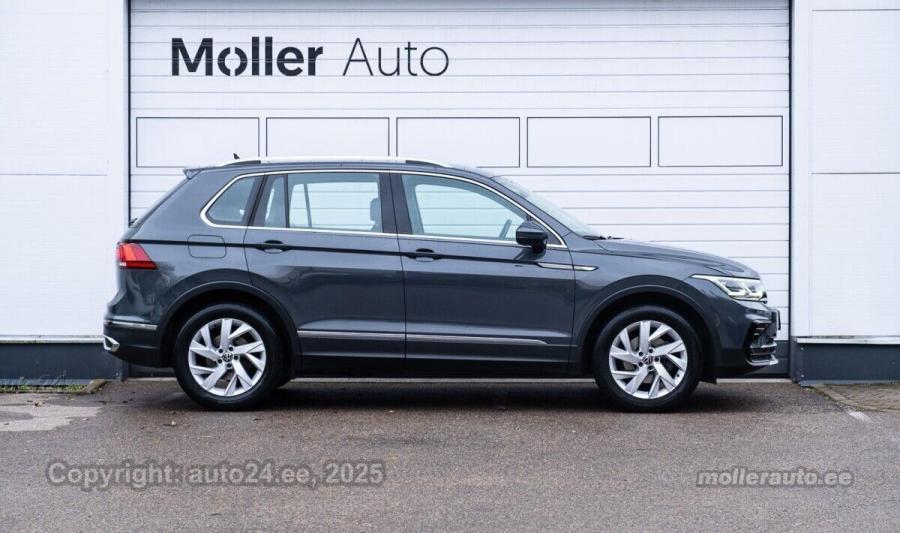 Grey Volkswagen Tiguan 2022 in Riga, with an engine capacity of 1.50 L and mileage of 121 thousand km for 28694 €, photo 5 on AUTOMOTO.COM.LV