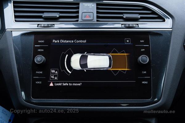 Grey Volkswagen Tiguan 2022 in Riga, with an engine capacity of 1.50 L and mileage of 121 thousand km for 28694 €, photo 11 on AUTOMOTO.COM.LV