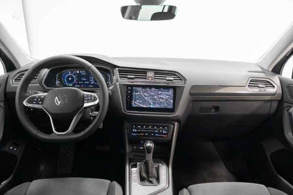 Grey Volkswagen Tiguan 2022 in Vilnius, with an engine capacity of 1.40 L and mileage of 149 thousand km for 22950 €, photo 9 on AUTOMOTO.COM.LV
