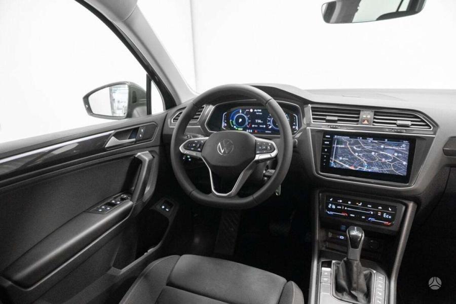 Grey Volkswagen Tiguan 2022 in Vilnius, with an engine capacity of 1.40 L and mileage of 149 thousand km for 22950 €, photo 10 on AUTOMOTO.COM.LV
