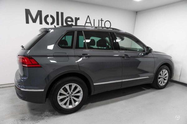 Pelēks Volkswagen Tiguan 2022 Viļņa, ar dzinēja tilpumu 1.50 L un nobraukumu 136 tūkst. km par 19500 €, foto 3 vietnē AUTOMOTO.COM.LV