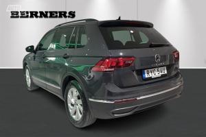 Grey Volkswagen Tiguan 2022 in Kaunas, with an engine capacity of 0.00 L and mileage of 62 thousand km for 29093 €, photo 3 on AUTOMOTO.COM.LV