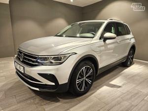 Grey Volkswagen Tiguan 2022 in Kaunas, with an engine capacity of 0.00 L and mileage of 50 thousand km for 34856 €, photo  on AUTOMOTO.COM.LV