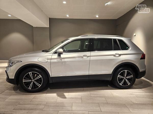 Pelēks Volkswagen Tiguan 2022 Kauņa, ar dzinēja tilpumu 0.00 L un nobraukumu 50 tūkst. km par 34856 €, foto 5 vietnē AUTOMOTO.COM.LV