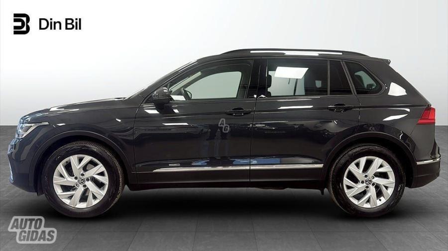Grey Volkswagen Tiguan 2022 in Kaunas, with an engine capacity of 0.00 L and mileage of 51 thousand km for 29919 €, photo 2 on AUTOMOTO.COM.LV