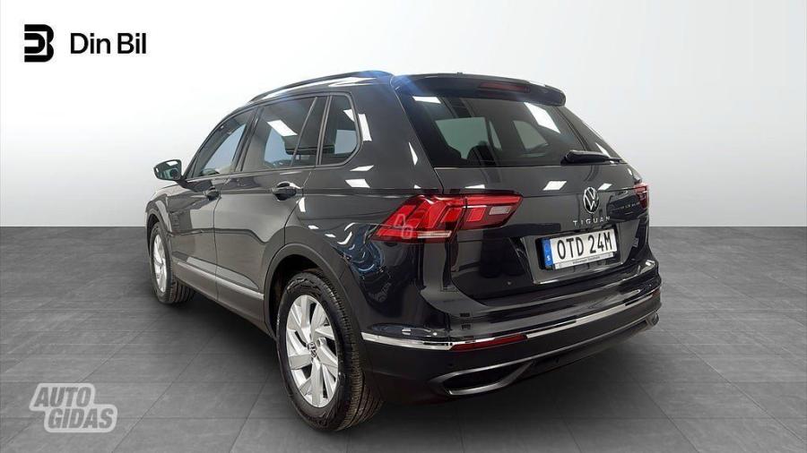 Grey Volkswagen Tiguan 2022 in Kaunas, with an engine capacity of 0.00 L and mileage of 51 thousand km for 29919 €, photo 3 on AUTOMOTO.COM.LV