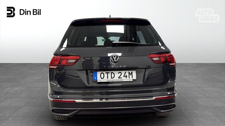 Grey Volkswagen Tiguan 2022 in Kaunas, with an engine capacity of 0.00 L and mileage of 51 thousand km for 29919 €, photo 5 on AUTOMOTO.COM.LV