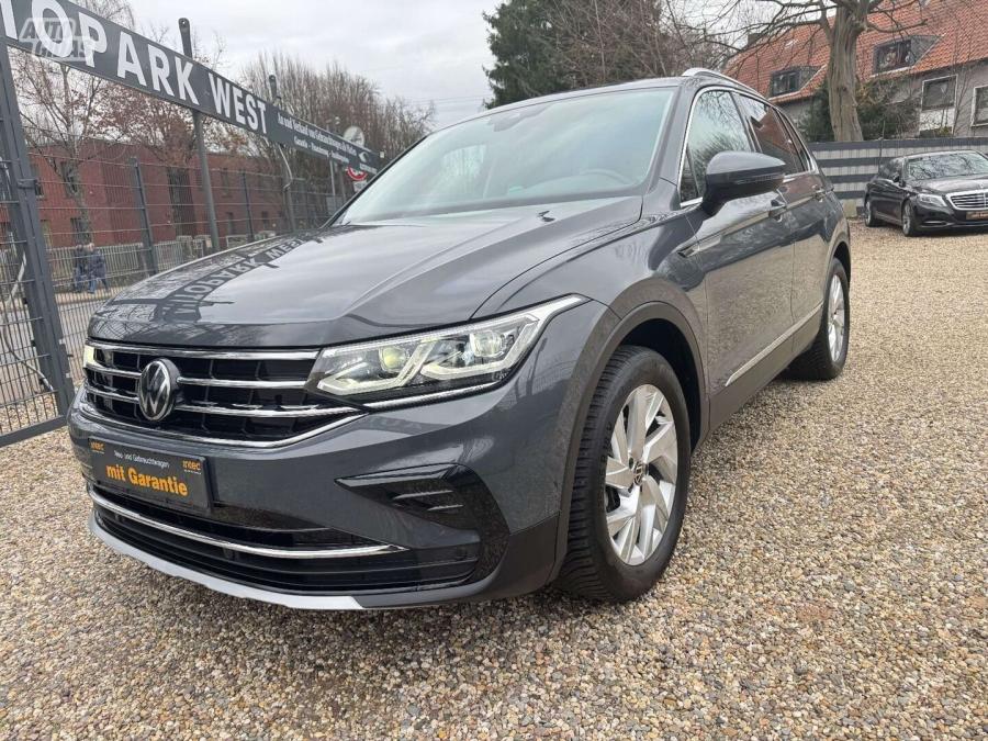 Pelēks Volkswagen Tiguan 2022 Kauņa, ar dzinēja tilpumu 2.00 L un nobraukumu 34 tūkst. km par 31567 €, foto 1 vietnē AUTOMOTO.COM.LV