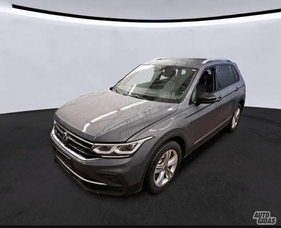 Pelēks Volkswagen Tiguan 2022 Kauņa, ar dzinēja tilpumu 1.40 L un nobraukumu 66 tūkst. km par 33145 €, foto 2 vietnē AUTOMOTO.COM.LV