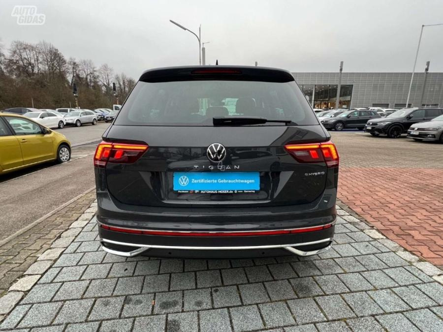 Grey Volkswagen Tiguan 2022 in Kaunas, with an engine capacity of 1.40 L and mileage of 87 thousand km for 27365 €, photo 4 on AUTOMOTO.COM.LV