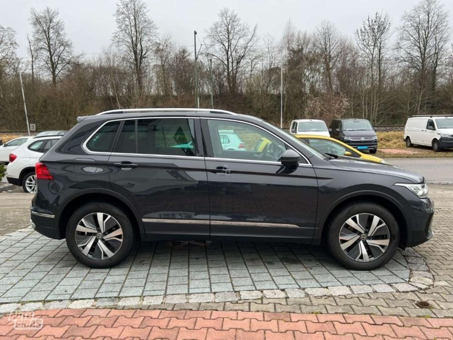 Grey Volkswagen Tiguan 2022 in Kaunas, with an engine capacity of 1.40 L and mileage of 87 thousand km for 27365 €, photo 5 on AUTOMOTO.COM.LV