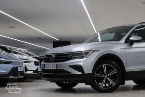 Pelēks Volkswagen Tiguan 2022 Kauņa, ar dzinēja tilpumu 0.00 L un nobraukumu 81 tūkst. km par 28329 €, foto 5 vietnē AUTOMOTO.COM.LV