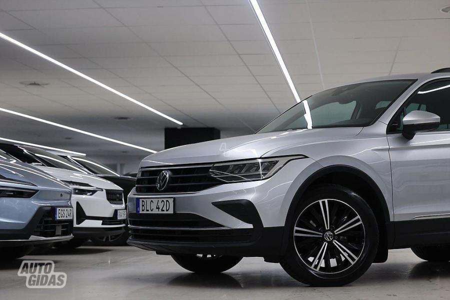 Pelēks Volkswagen Tiguan 2022 Kauņa, ar dzinēja tilpumu 0.00 L un nobraukumu 81 tūkst. km par 28329 €, foto 5 vietnē AUTOMOTO.COM.LV