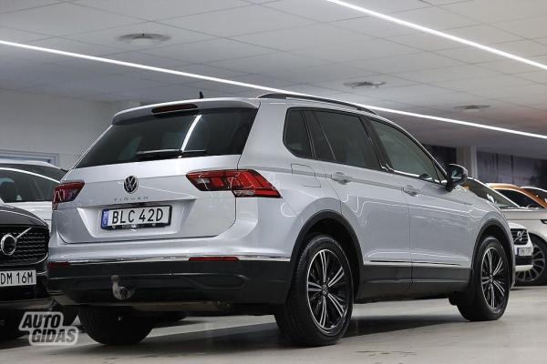 Grey Volkswagen Tiguan 2022 in Kaunas, with an engine capacity of 0.00 L and mileage of 81 thousand km for 28329 €, photo 8 on AUTOMOTO.COM.LV