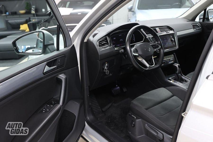 Pelēks Volkswagen Tiguan 2022 Kauņa, ar dzinēja tilpumu 0.00 L un nobraukumu 81 tūkst. km par 28329 €, foto 18 vietnē AUTOMOTO.COM.LV