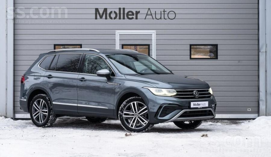 Grey Volkswagen Tiguan 2022 in Jelgava, with an engine capacity of 2.00 L and mileage of 144 thousand km for 29350 €, photo 2 on AUTOMOTO.COM.LV