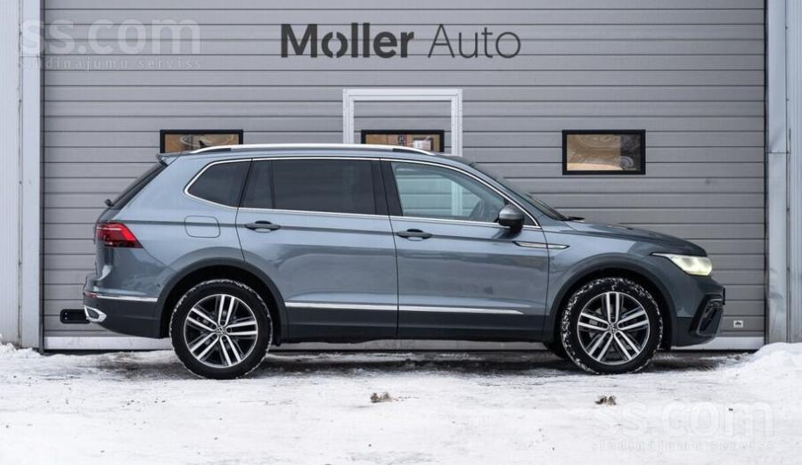 Grey Volkswagen Tiguan 2022 in Jelgava, with an engine capacity of 2.00 L and mileage of 144 thousand km for 29350 €, photo 5 on AUTOMOTO.COM.LV