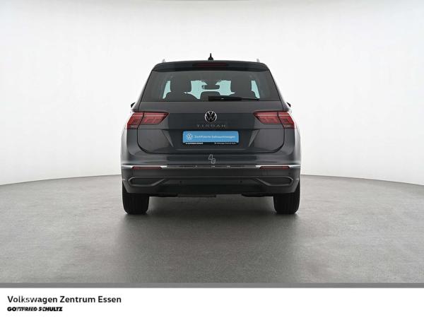 Pelēks Volkswagen Tiguan 2022 Kauņa, ar dzinēja tilpumu 2.00 L un nobraukumu 52 tūkst. km par 31423 €, foto 4 vietnē AUTOMOTO.COM.LV